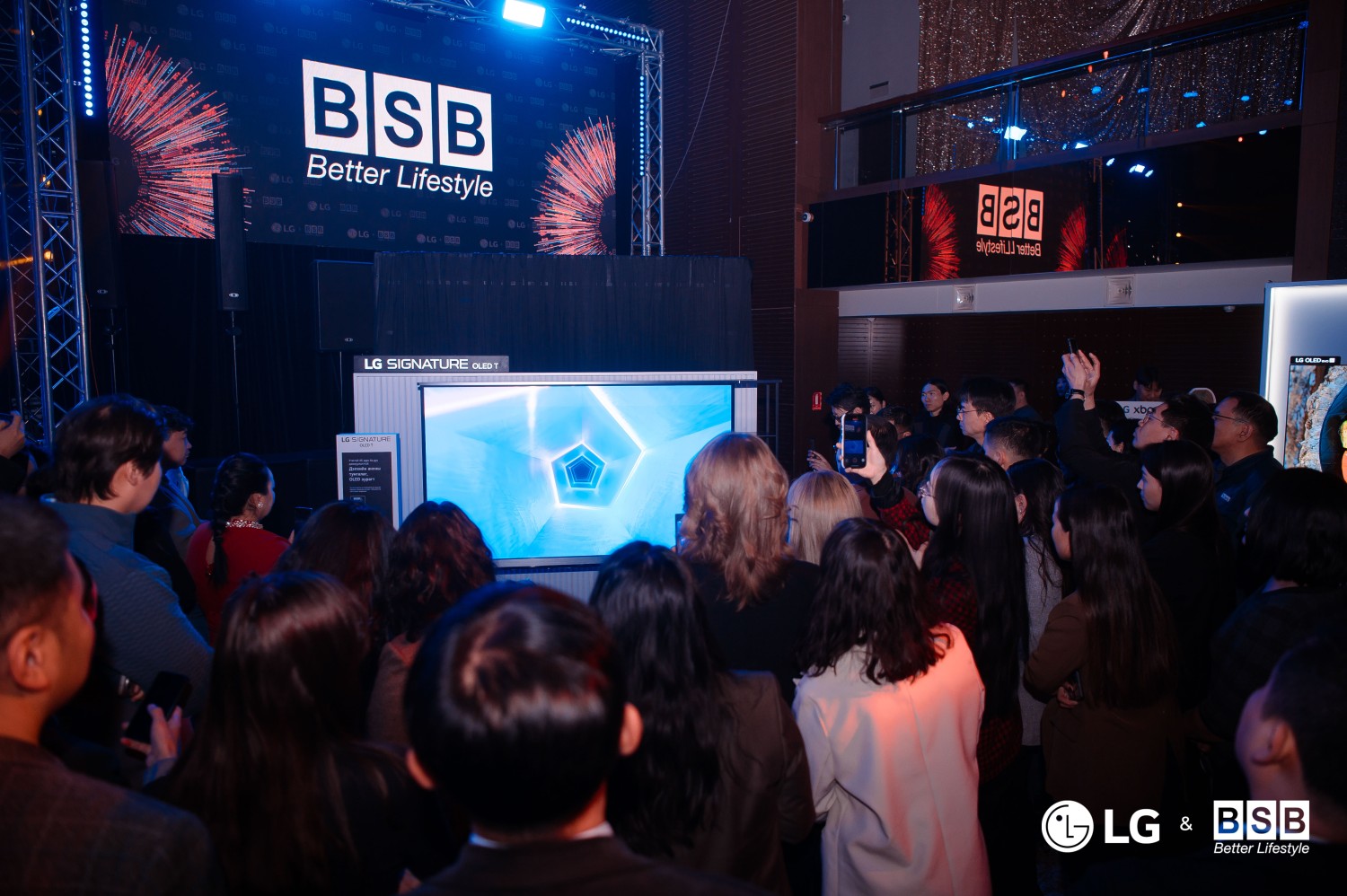 LG electronics болон BSB групп дэлхийн анхны нэвт харагдах дэлгэц ...