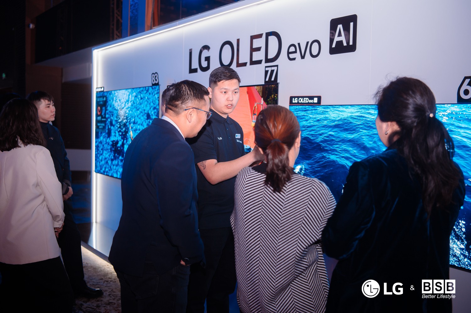 LG electronics болон BSB групп дэлхийн анхны нэвт харагдах дэлгэц ...