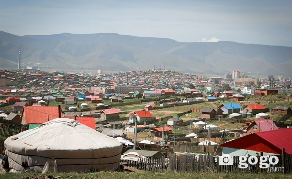 Нүхэн жорлонд унасан согтуу иргэнийг гаргав