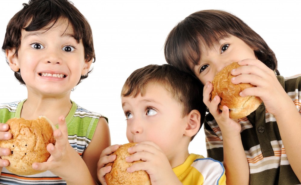 Хүүхдэд халтай хүнсний сурталчилгааг хориглов