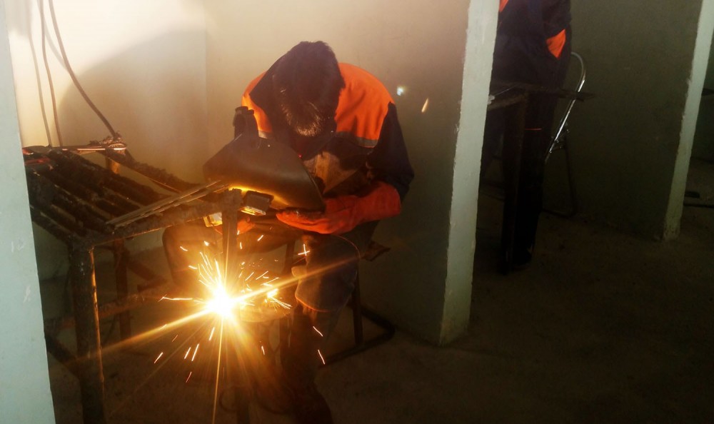 Хоригдлуудыг гагнуур, төмөр хийцийн сургалтад хамруулав