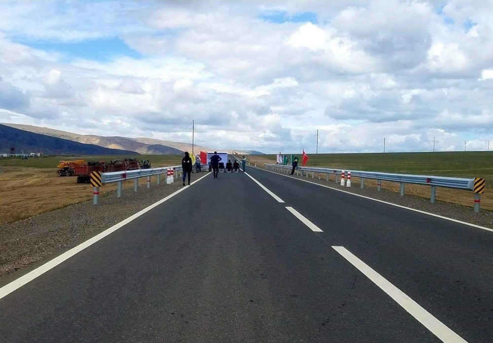 Баян Өлгий аймгийн Хашаат чиглэлийн 60 км авто зам ашиглалтад орлоо