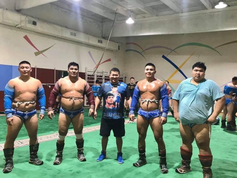 Говийн бөхчүүдийн барилдаанд М Бямбадорж арслан түрүүллээ