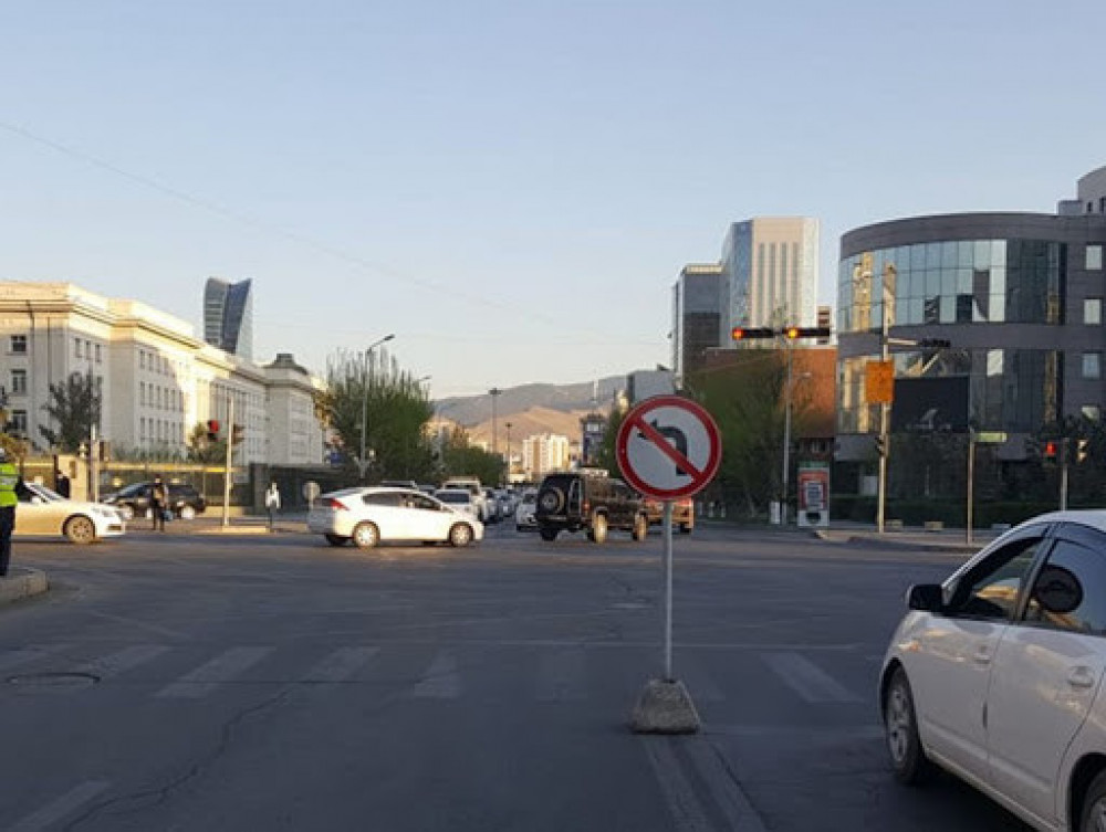 Байгалийн түүхийн музейн уулзвараас зүүн гар тийш эргэхийг хориглов