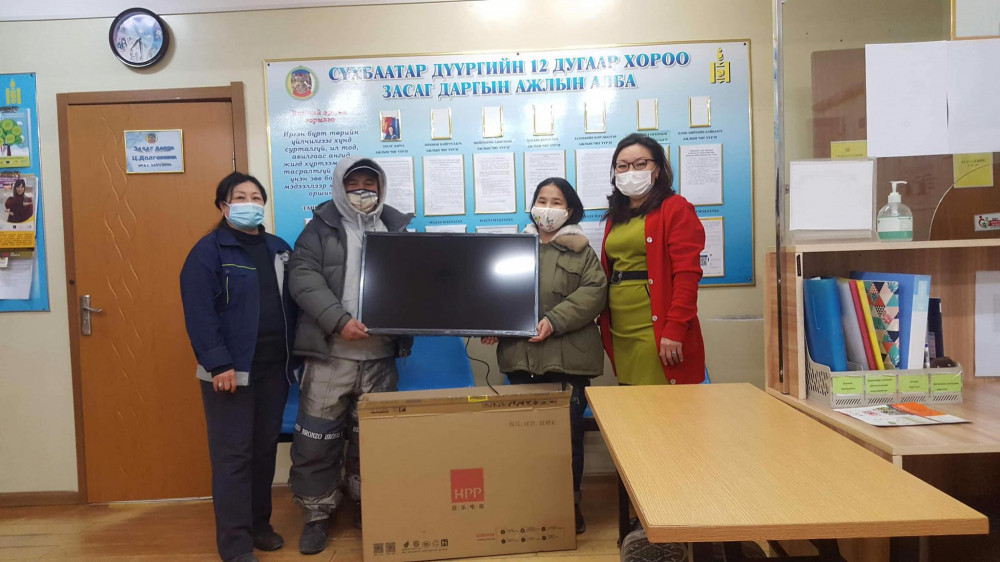 Өвөрмонголын малчид 4 сая төгрөг хандивлаж эмзэг бүлгийн 60 өрхөд тусалжээ