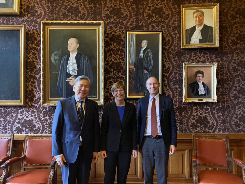 Элчин сайд Л Болд Олон улсын шүүхийн ерөнхийлөгч шүүгч Жоан Доногхютэй уулзав