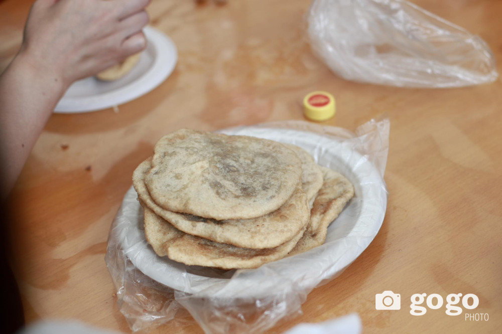 Төв цэнгэлдэх хүрээлэнд хуушуур 2500 төгрөгийн үнэтэй байна