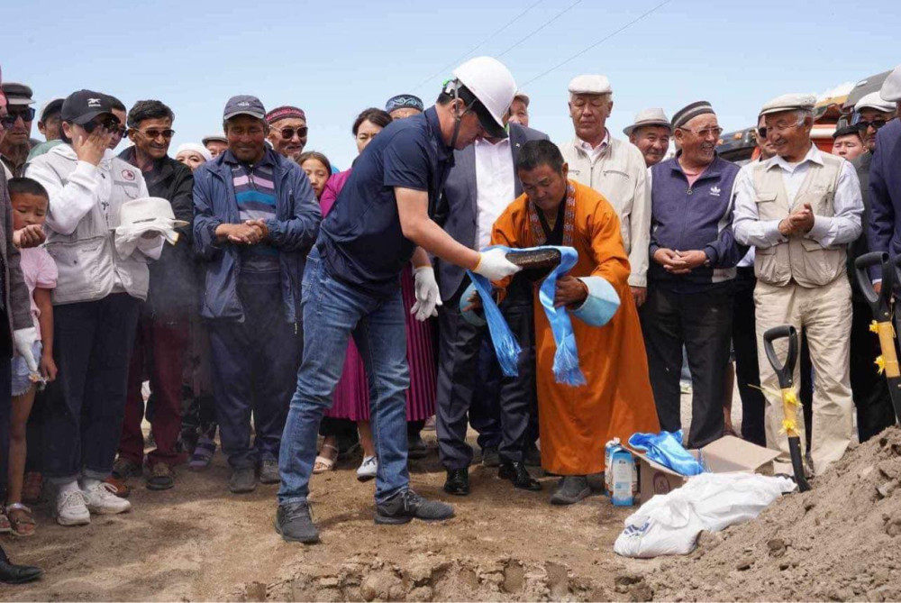 Ховд Баян Өлгий чиглэлийн хатуу хучилттай авто замын бүтээн байгуулалт эхэллээ