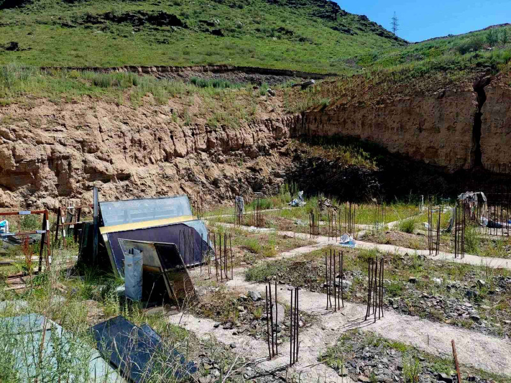 Барилгын суурь зөвшөөрөлгүй ухсан зургаан ААН иргэнд мэдэгдэл хүргүүлжээ