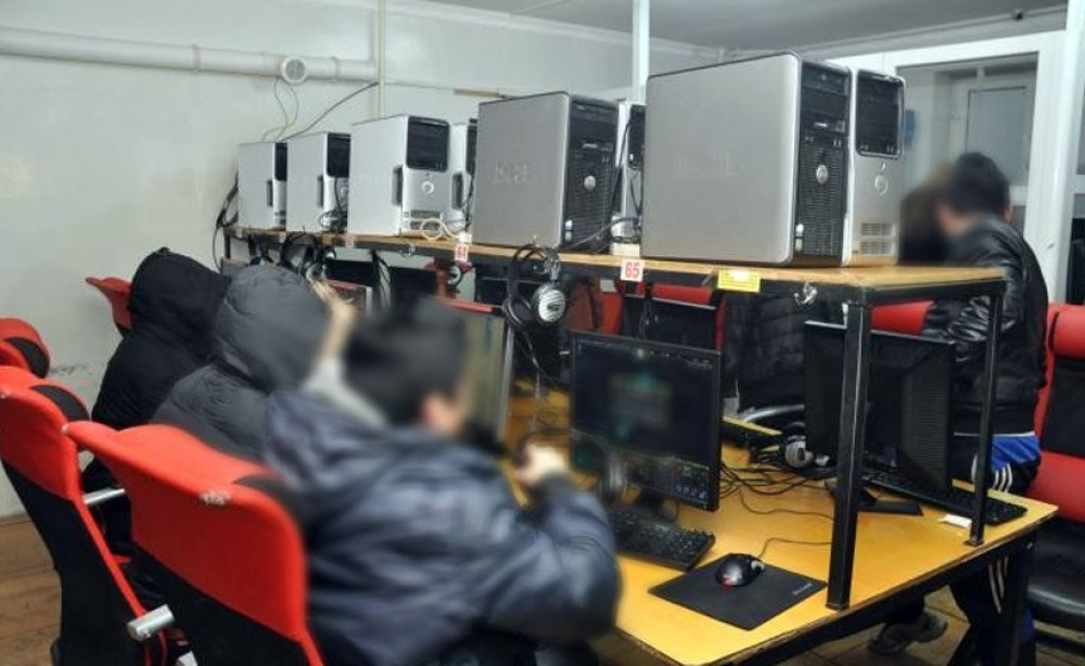 Сураггүй алга болсон хүүхдийг олж ар гэрт нь хүлээлгэн өгчээ