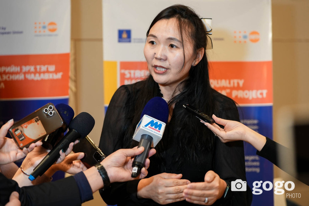 Малчдын усанд орох ном сонин унших хүүхдийнхээ хичээлийг давтуулах хэрэгцээ хангагдахгүй байна