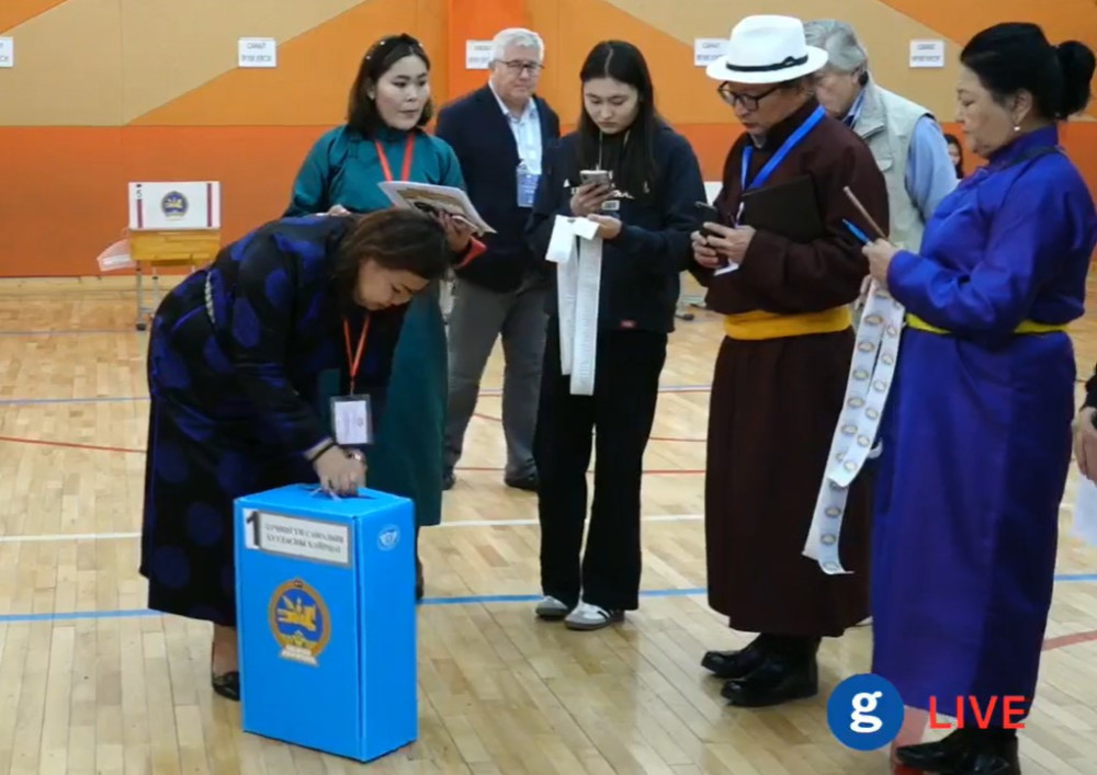 16 мянган иргэн зөөврийн хайрцгаар саналаа өглөө