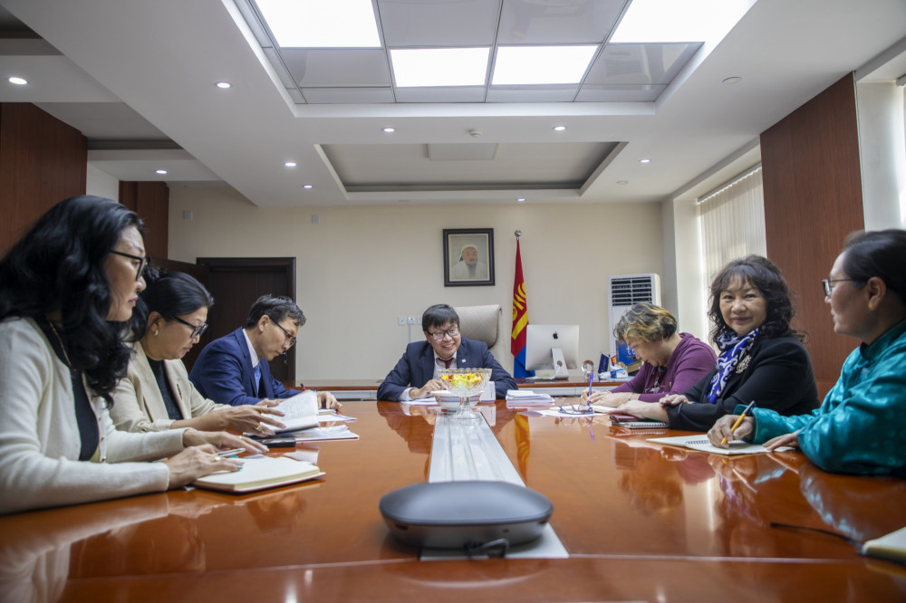 Боловсролын сайд төрийн өмчийн их сургуулиудын Үйлдвэрчний эвлэлийн төлөөлөлтэй уулзав