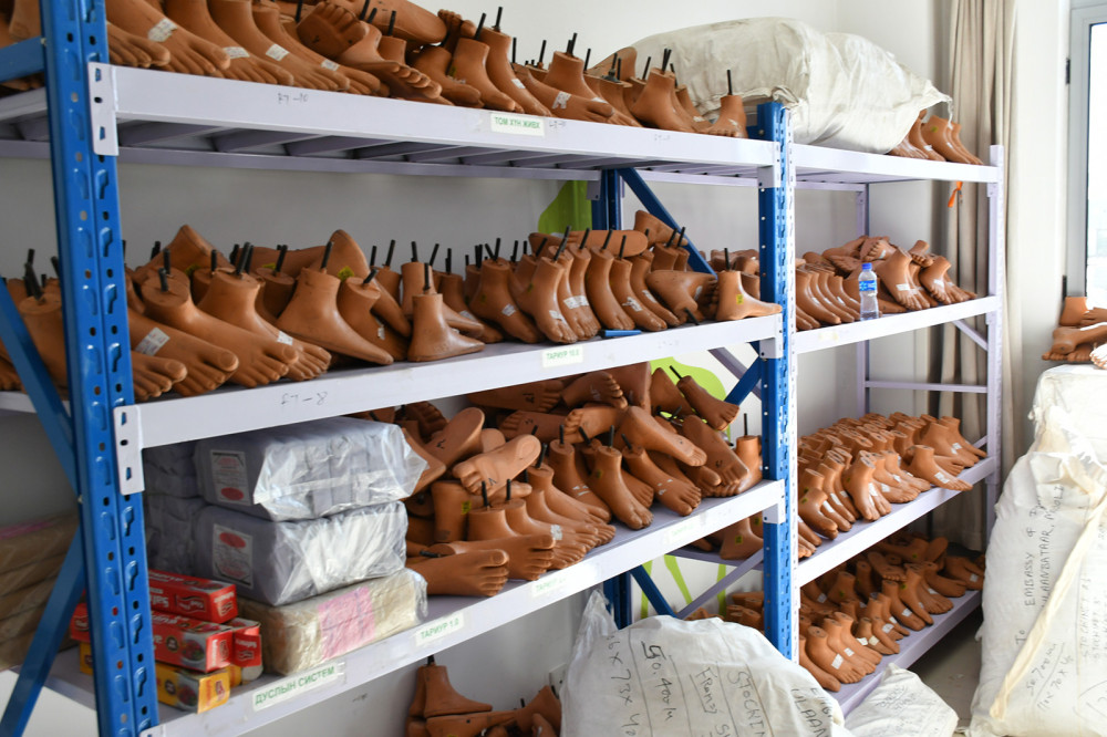 Хөгжлийн бэрхшээлтэй 600 гаруй иргэнд хиймэл хөл үнэ төлбөргүй хийж өглөө