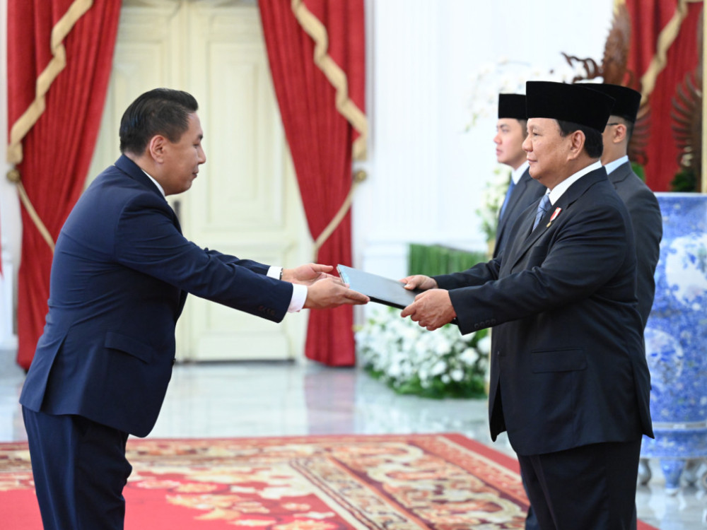 Ambassador D.Enkhtaivan presents credentials to President of Indonesia