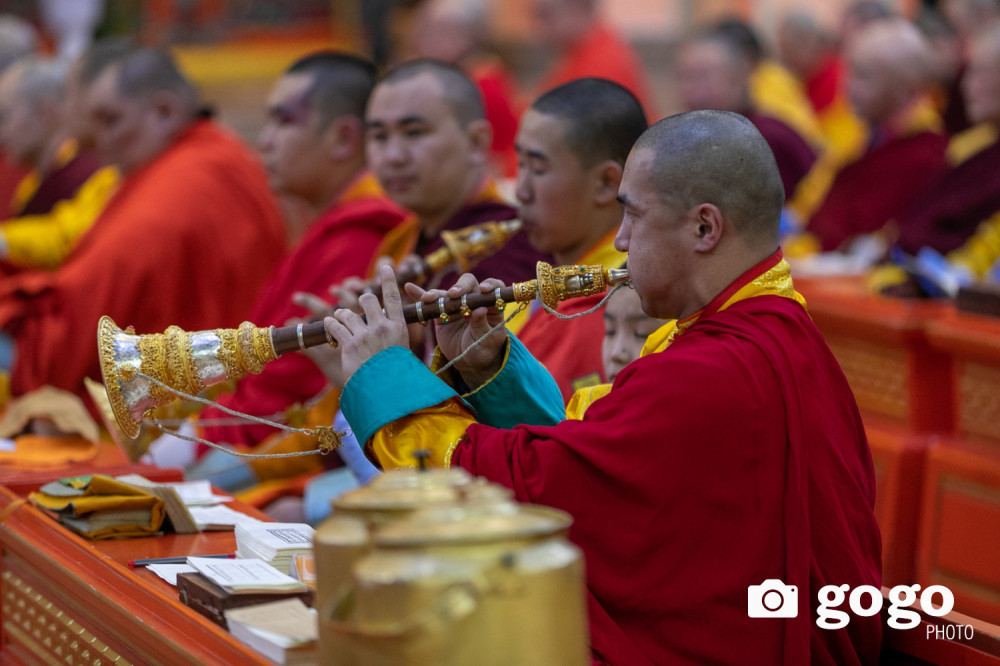 “Гандантэгчэнлин” хийдэд Сар шинийн нэгний Их ерөөлийг нөхөж хурна