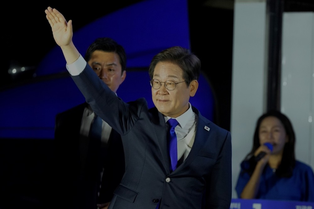 БНСУ ын шинэ ерөнхийлөгчөөр сөрөг хүчний намаас нэр дэвшсэн И Жэ Мён тодорлоо