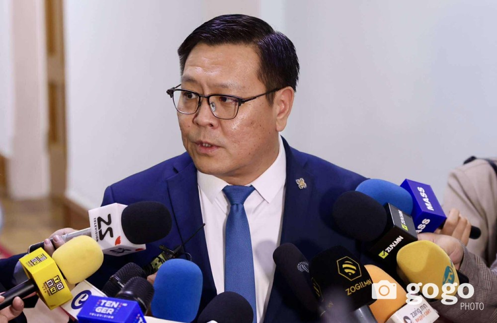 Б Баярбаатар Баттөмөрийн Энхбаярыг МАН аас хөөх асуудал ярихаас өөр аргагүй боллоо