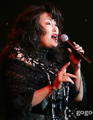 Дуучин Сараа өөр стилээр дуулна гэв